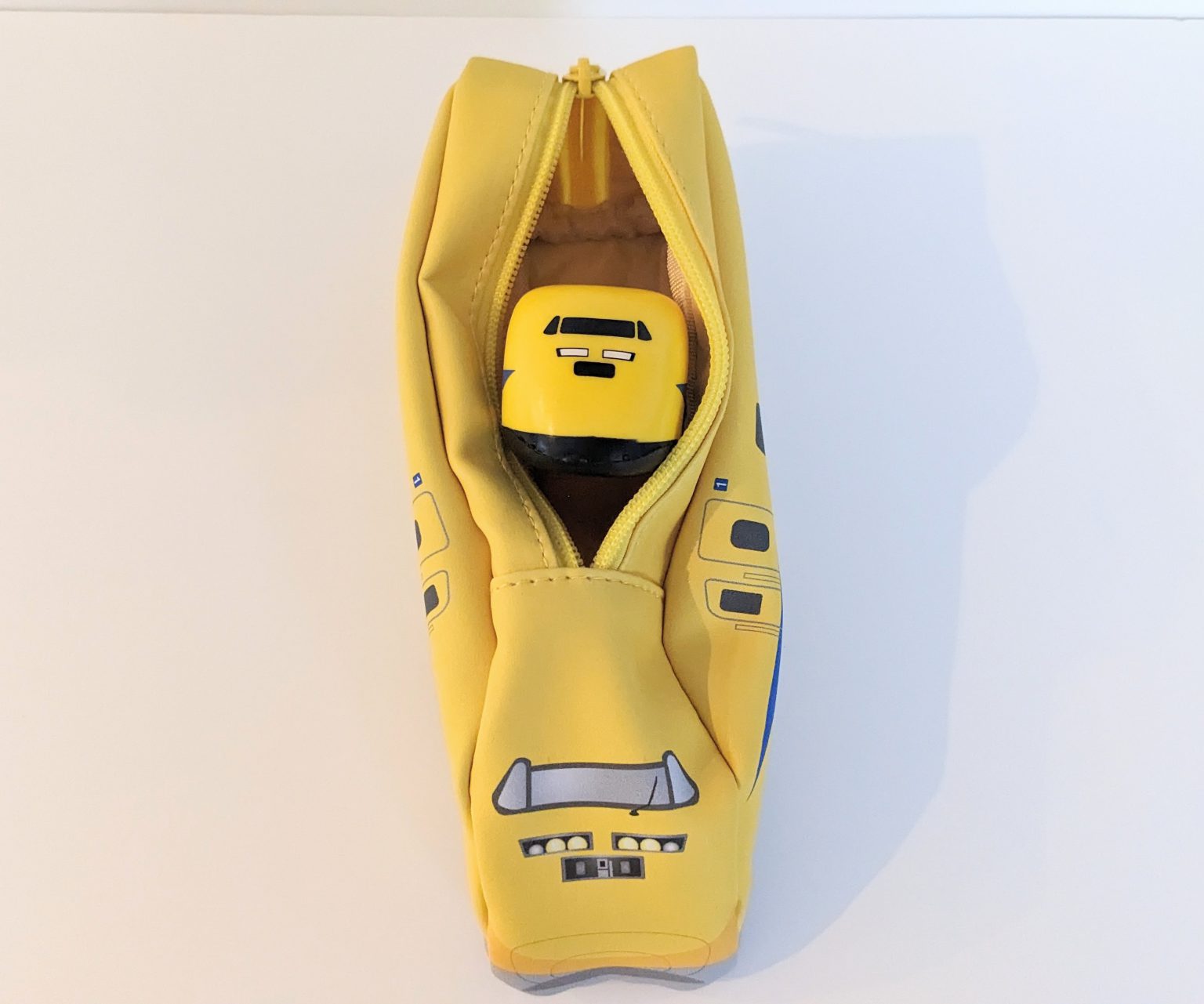 【フラゲレビュー】MonoMaster（モノマスター）2023年7月号《特別付録》幸せを呼ぶ！ 923形ドクターイエローそのままポーチ + 触ってリラクシン！ 923形ドクターイエロー握れる ...