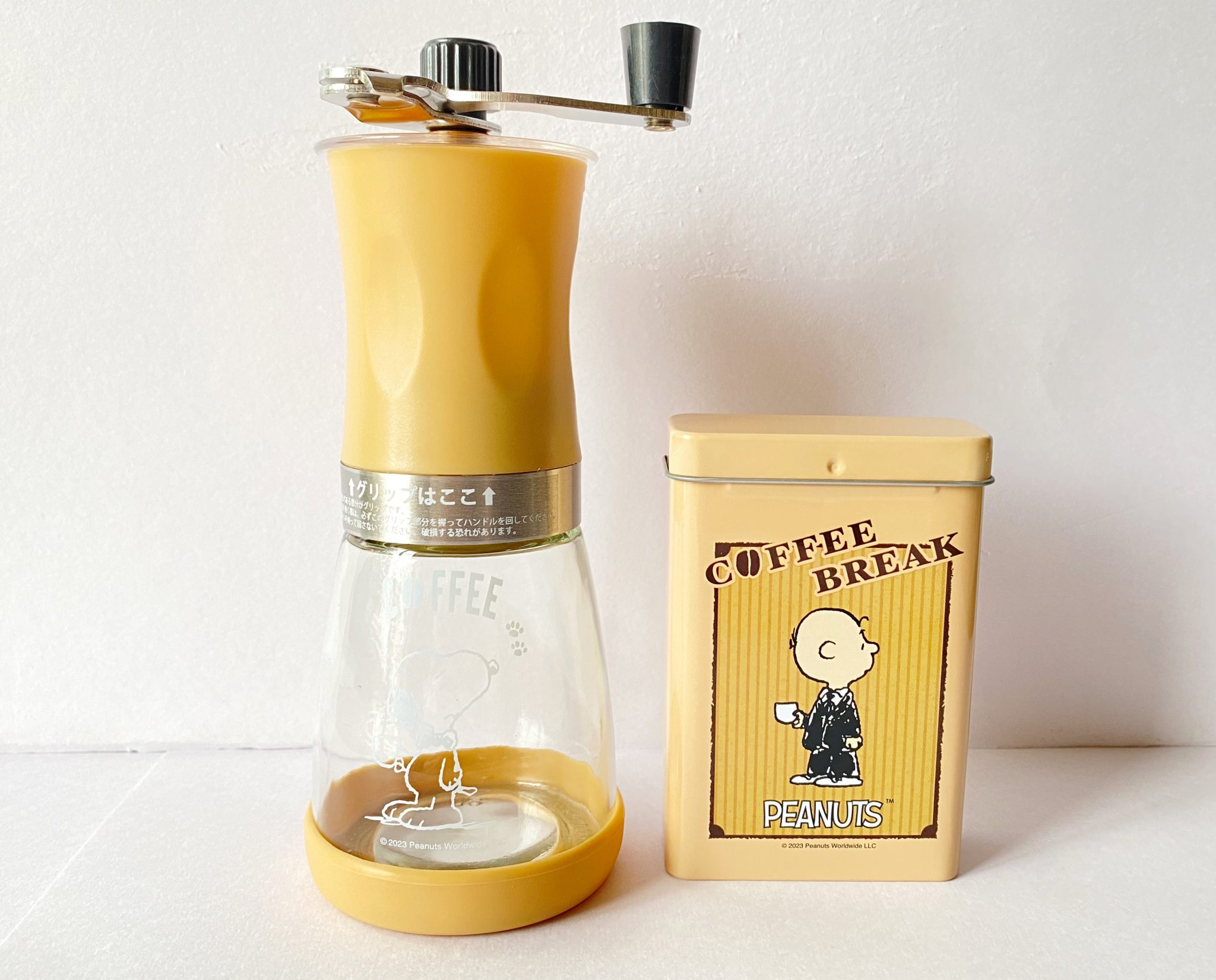 【フラゲレビュー】MonoMaster（モノマスター）2023年9月号増刊号《特別付録》PEANUTS（ピーナッツ）スヌーピーデザインの コーヒーミル＋ミニ缶 | 付録ライフ