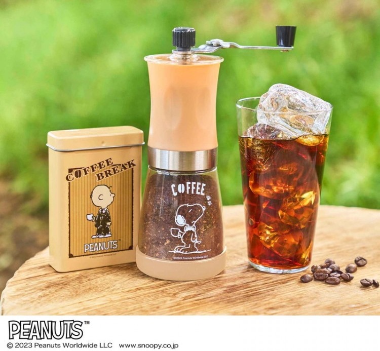 【次号予告】MonoMaster（モノマスター）2023年9月号増刊号《特別付録》PEANUTS（ピーナッツ）スヌーピーデザインの コーヒーミル＋ミニ缶 | 付録ライフ