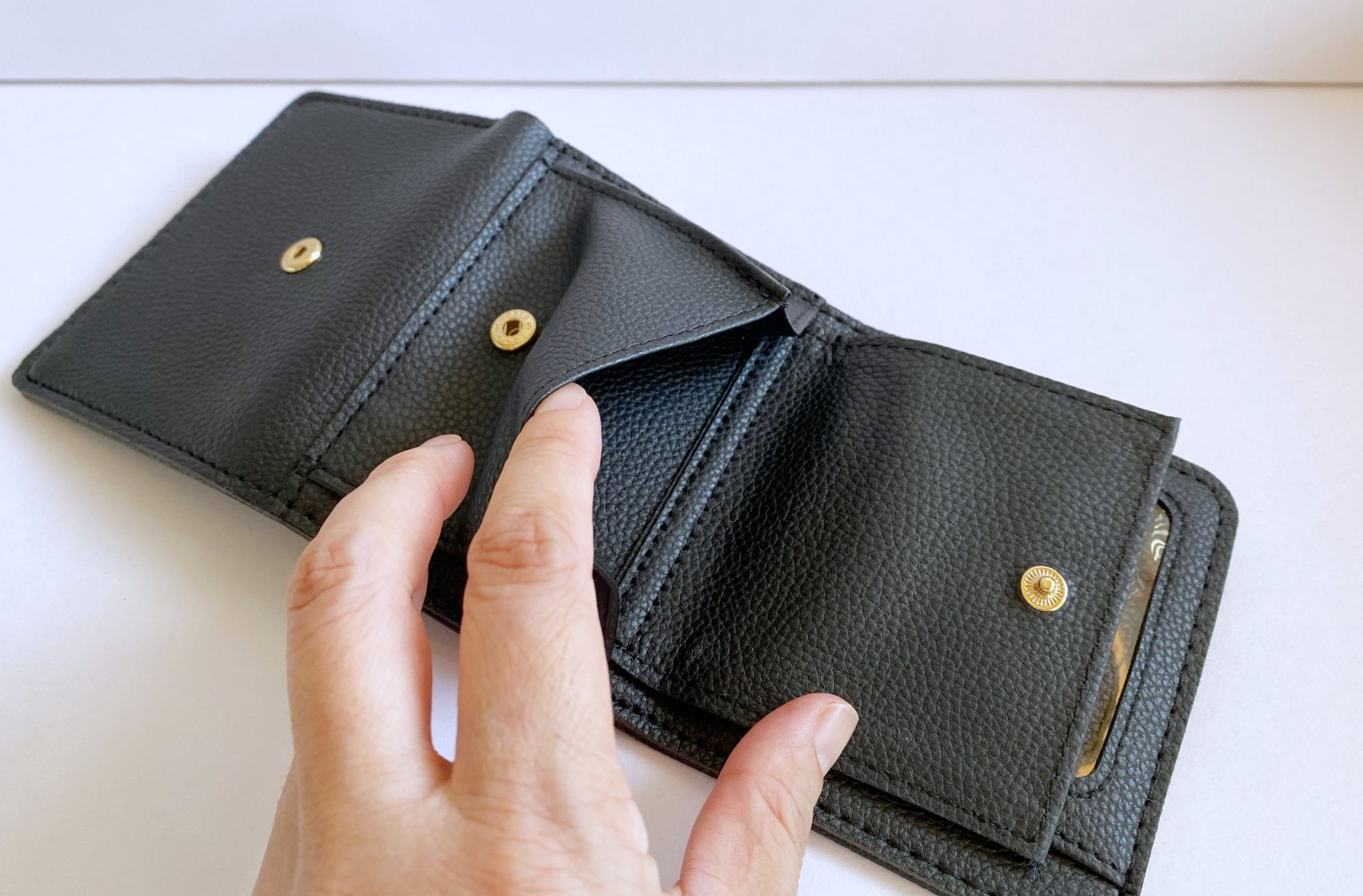 【フラゲレビュー】InRed（インレッド）2023年12月号《特別付録》ジャーナル スタンダード レリューム イヴルルド遙華 監修 金運も推し活運も上がる！ 開運！ 三つ折り財布 | 付録ライフ