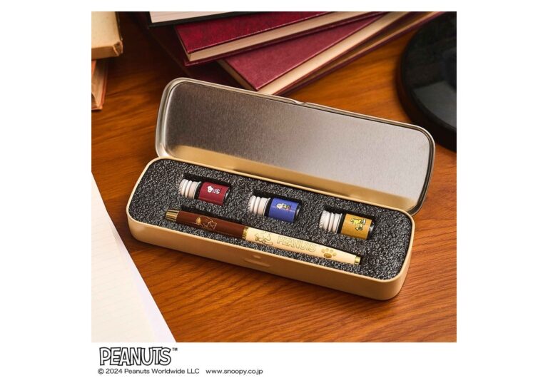 【次号予告】MonoMaster（モノマスター）2024年11月号《特別付録》インクボトル3色＋ イラスト缶ケース付き！ スヌーピーデザインの万年筆セット | 付録ライフ