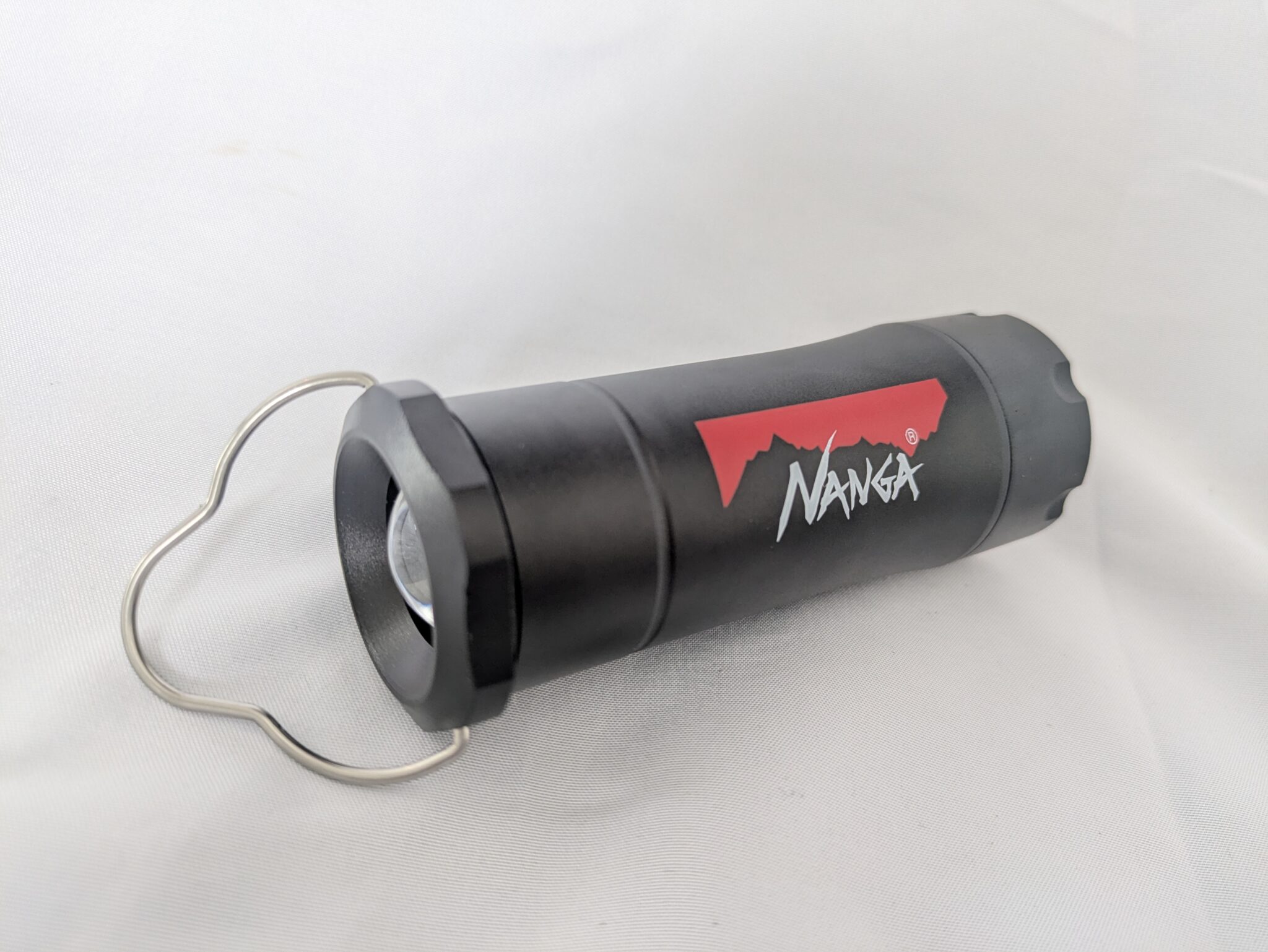 【フラゲレビュー】MonoMax（モノマックス）2025年1月号《特別付録》ナンガ 伸ばしてランタン、縮めて懐中電灯！ 2通りで使える！ LEDライト | 付録ライフ